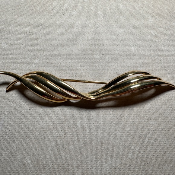 P.E.P. Edwin Pearl | Jewelry | Pep By Edwin Pearl Gold Tone Brooch ...